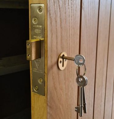 Ironmongery - Screw Centre | Quality Hardware and Fixings. Screw Centre ...